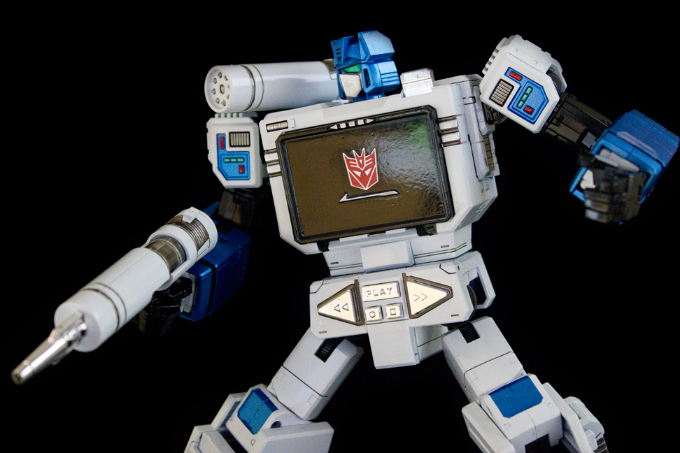 Minor/Repaint: - Masterpiece SHATTERED GLASS SOUNDWAVE | TFW2005 - The ...