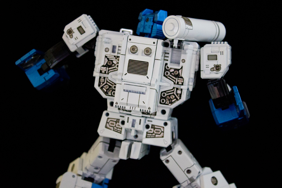 Minor/Repaint: - Masterpiece SHATTERED GLASS SOUNDWAVE | TFW2005 - The ...