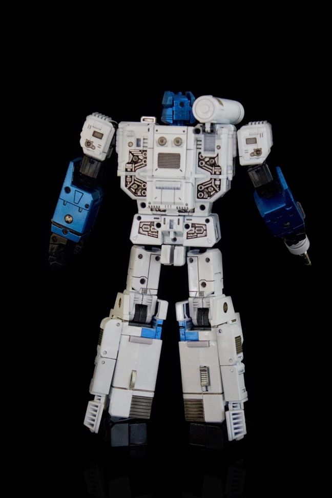 Minor/Repaint: - Masterpiece SHATTERED GLASS SOUNDWAVE | TFW2005 - The ...