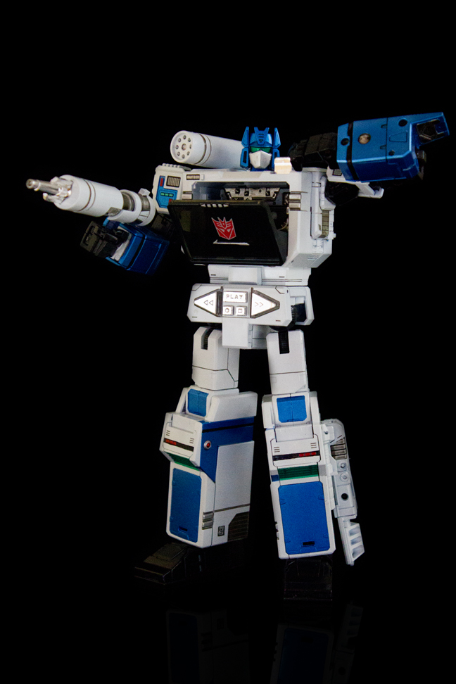 Minor/Repaint: - Masterpiece SHATTERED GLASS SOUNDWAVE | TFW2005 - The ...
